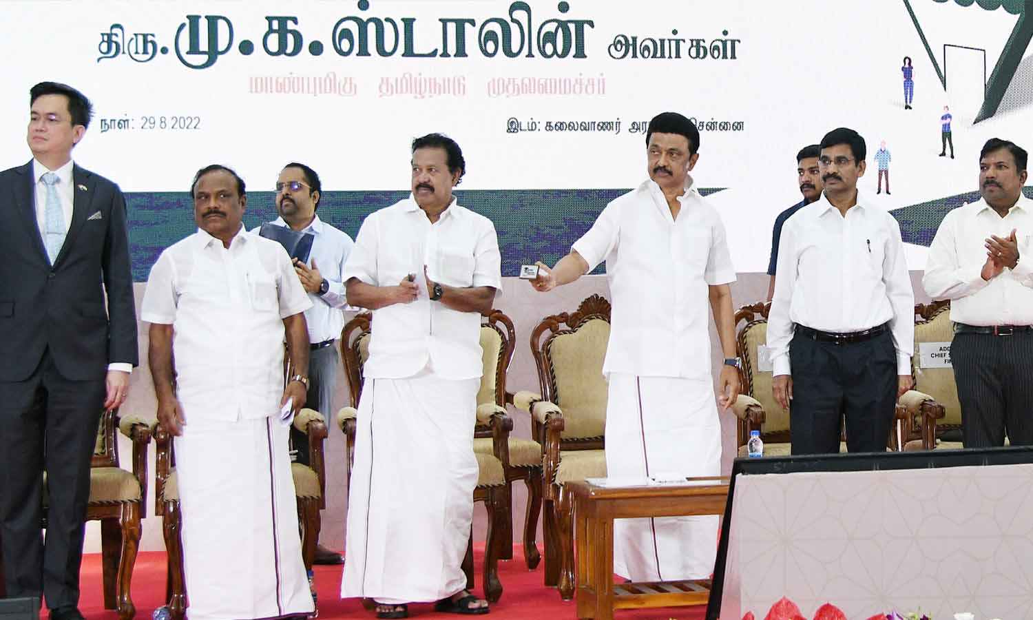படிக்கும் போதே தனித் திறமைகளை வளர்த்துக் கொள்ள வேண்டும்- மாணவர்களுக்கு ...