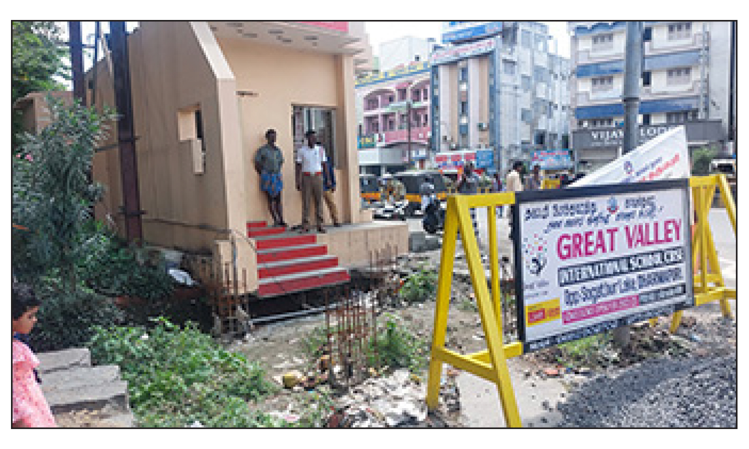 தருமபுரி 4 ரோடு பகுதியில் கிடப்பில் கிடக்கும் நவீன போக்குவரத்து கோபுரம் ...