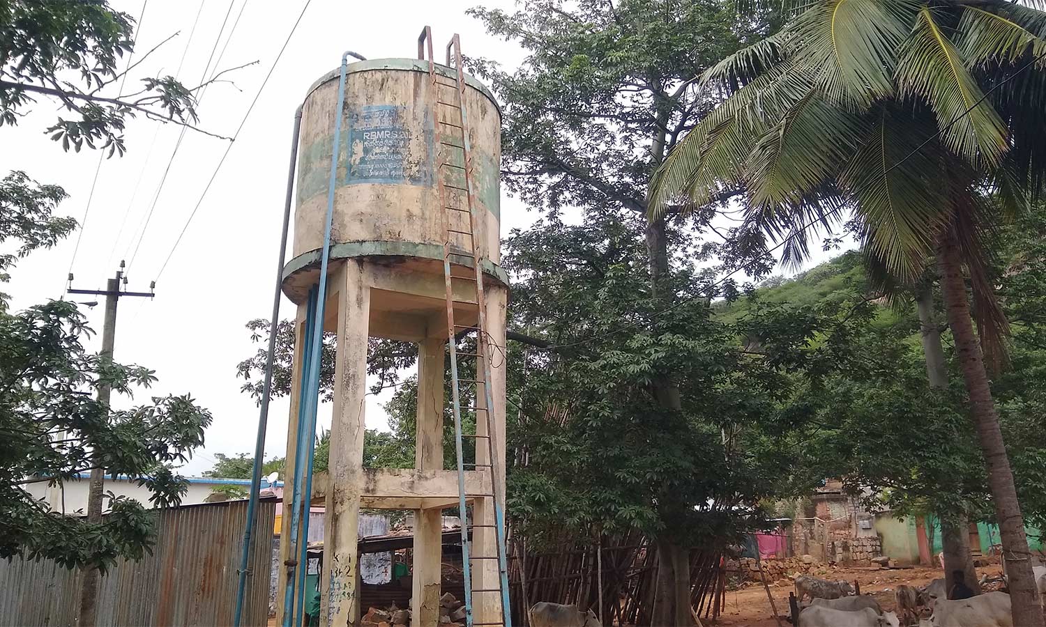 வருநாடு அருகே குடியிருப்பு பகுதியில் ஆபத்தான குடிநீர் தொட்டி ...