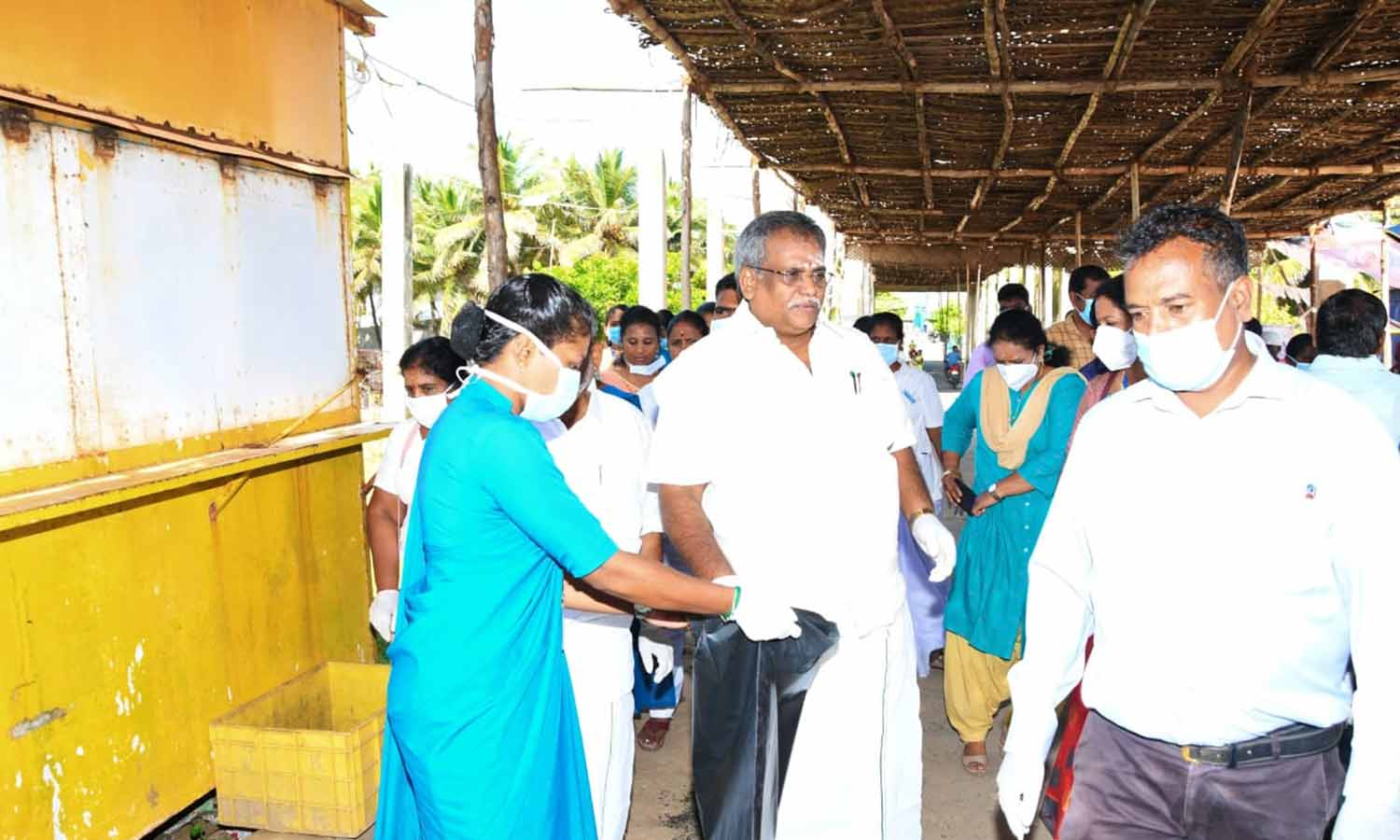 கடற்கரையை தூய்மைப்படுத்தும் பணி - சபாநாயகர் ஏம்பலம் செல்வம் தொடங்கி ...