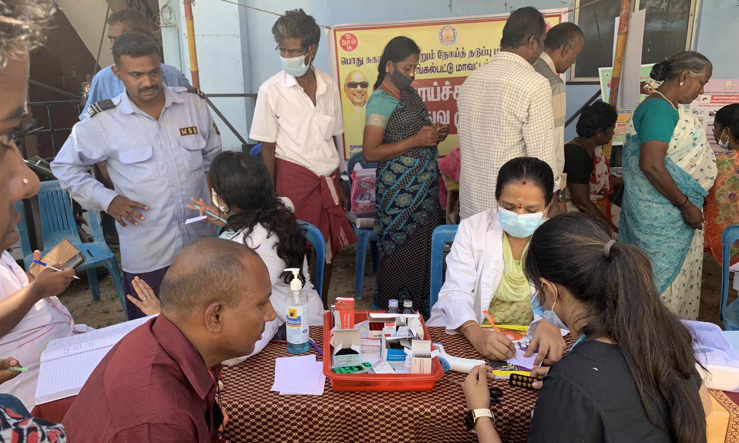 சென்னையில் காய்ச்சல் முகாம்கள் அதிகரிப்பு- மாநகராட்சி நடவடிக்கை ...