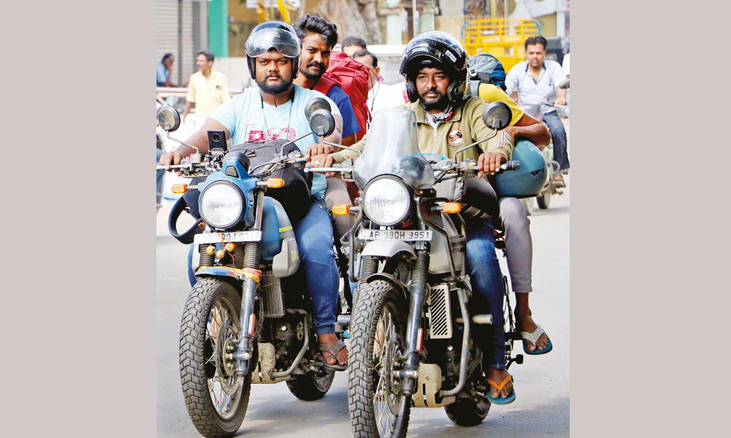 சோழர் வாழ்விடங்களை பார்வையிட வந்த ஆந்திர புகைப்பட கலைஞர்கள் | Andhra ...