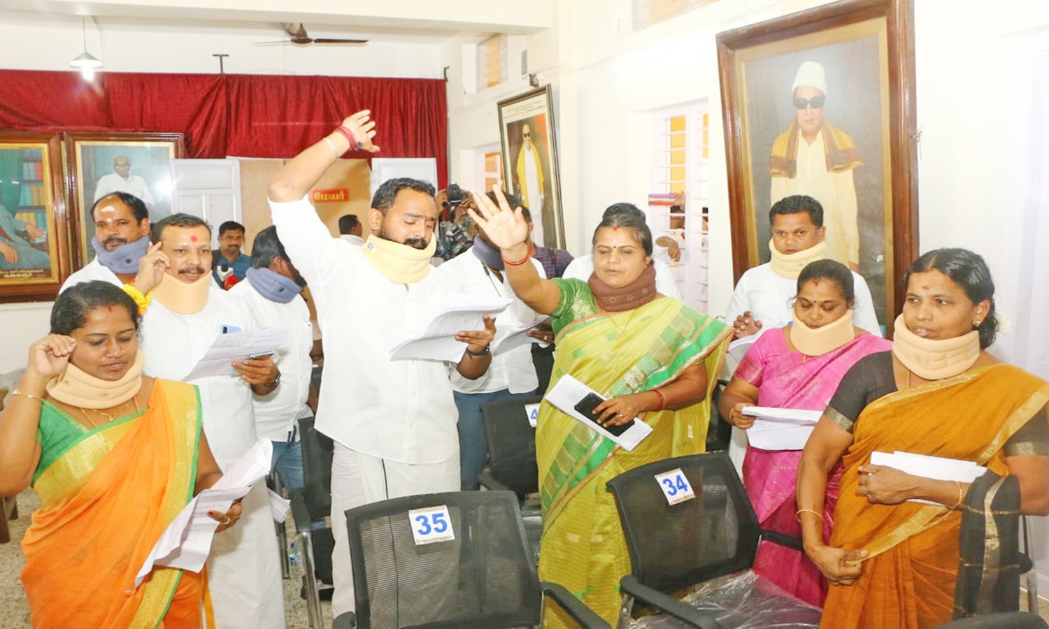 மிரட்டல் விடுக்கும் வகையில் பேசிய மேயரை கண்டித்து பா.ஜனதா கவுன்சிலர்கள் ...