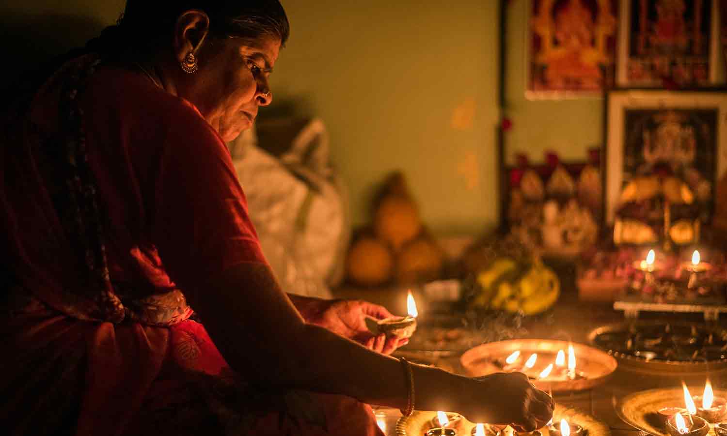 கிழக்கு நோக்கி தீபம் ஏற்றினால் கஷ்டம் தீரும் | Karthigai Deepam deepam ...