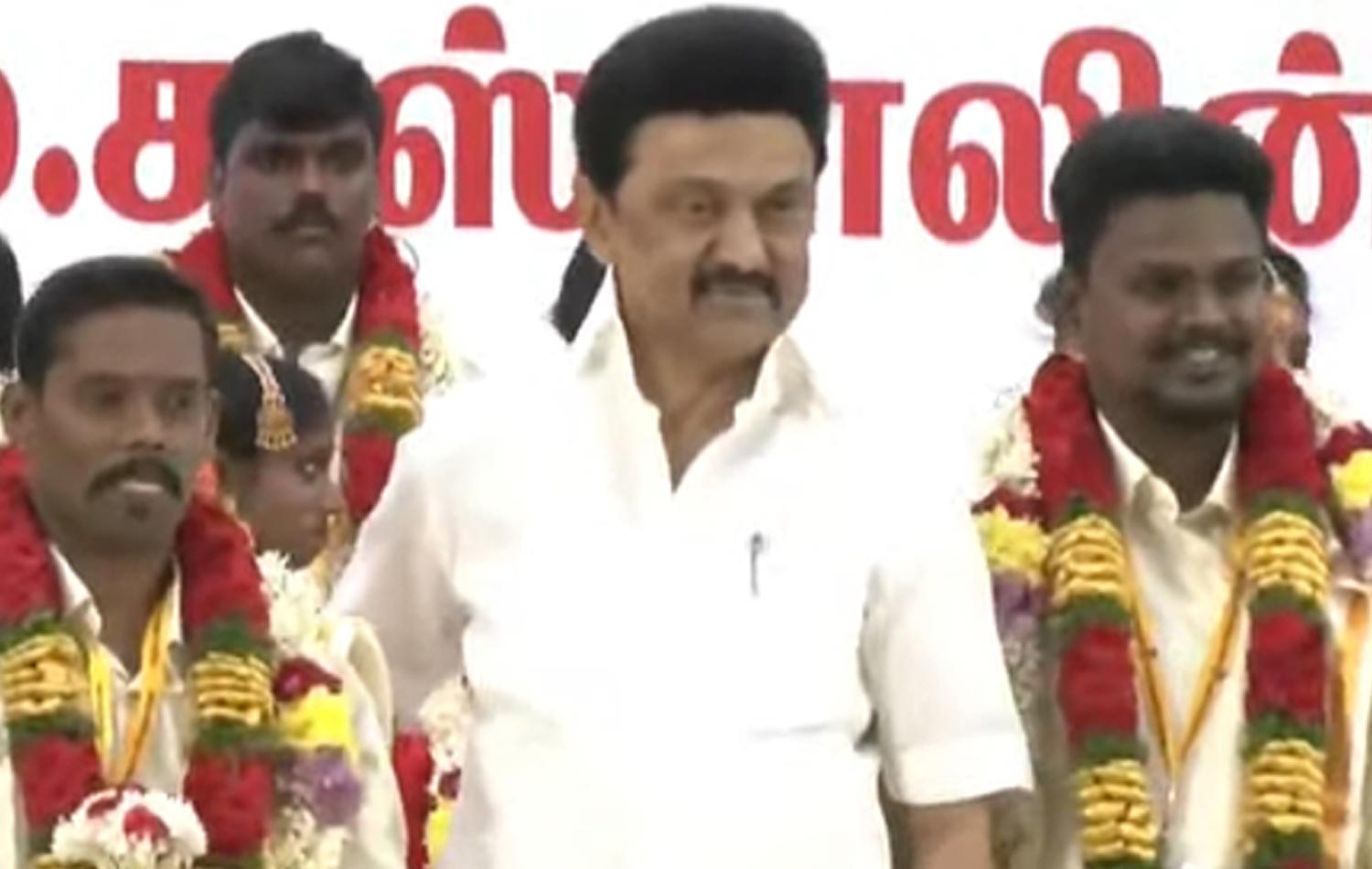 கோவில் மக்களுக்காகத்தான், யாருடைய தனிப்பட்ட சொத்து கிடையாது ...