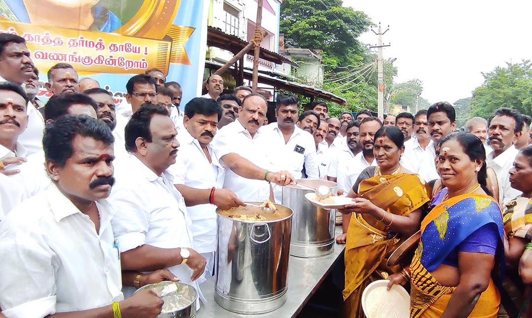 ஜெயலலிதா படத்திற்கு மாலை அணிவித்து மரியாதை-ராஜன் செல்லப்பா எம்.எல்.ஏ ...