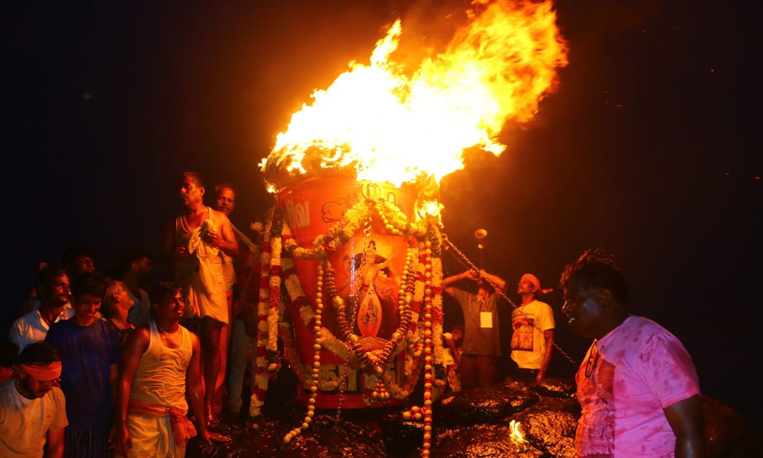 திருவண்ணாமலையில் 11 நாட்கள் காட்சி தரும் மகாதீபம் | Tiruvannamalai ...