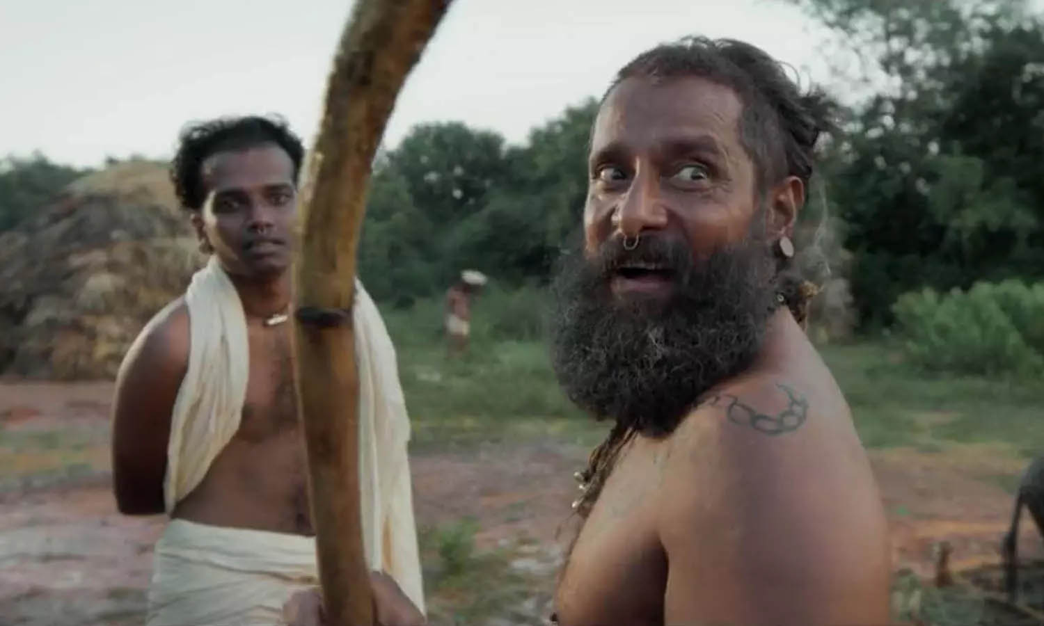 புதிய போஸ்டரை வெளியிட்ட தங்கலான் படக்குழு | Tamil cinema thangalaan ...