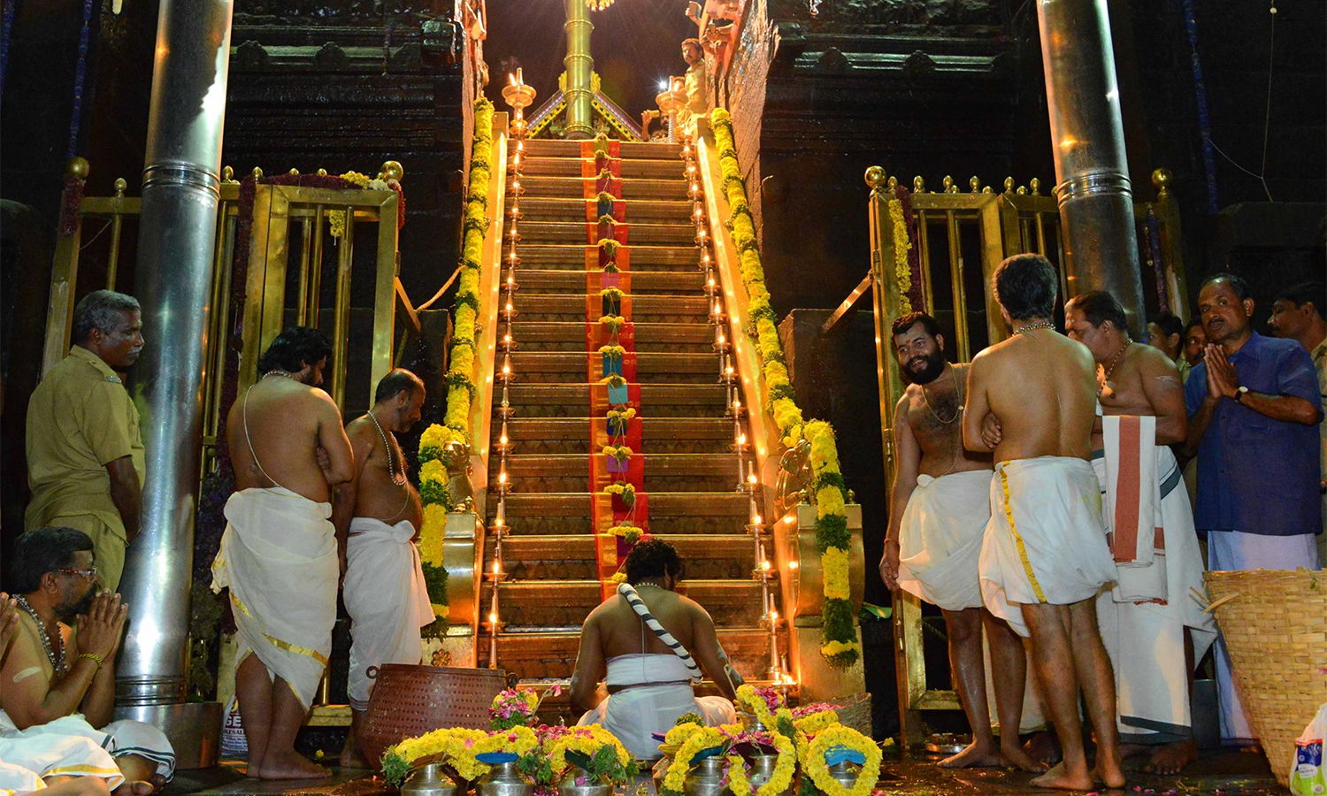 18 படிகளிலும் 18 பெயர்களில் ஐயப்பன்... | 18 steps ayyappan names