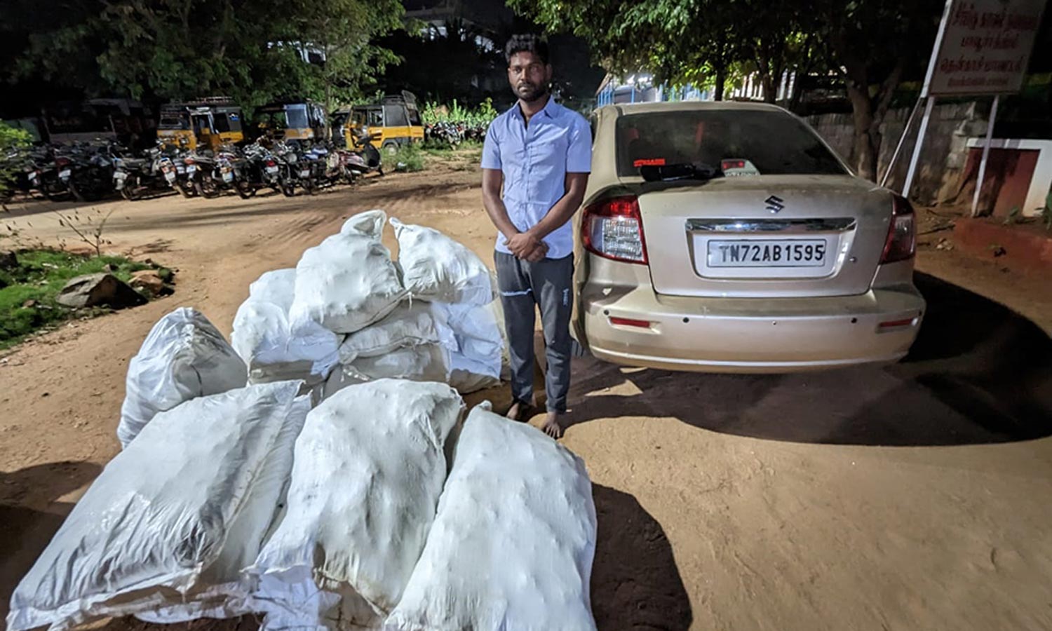 பாவூர்சத்திரம் அருகே காரில் 250 கிலோ குட்கா கடத்தல்- 2 பேர் கைது | 2 ...