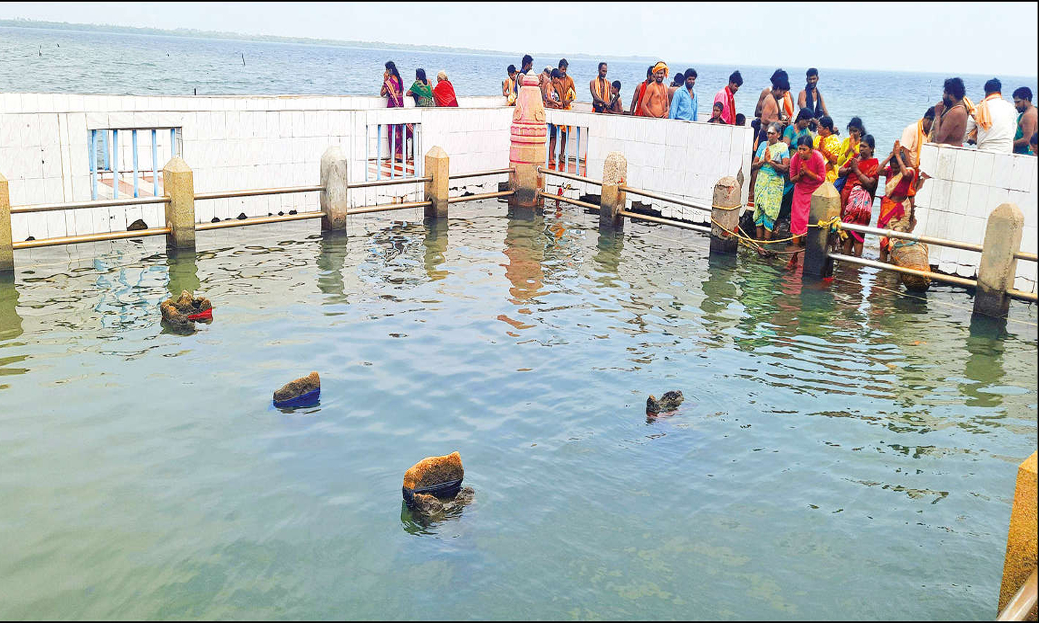 தேவிபட்டினத்தில் நவக்கிரக கற்கள் கடல் நீரில் மூழ்கின | devipattinam ...