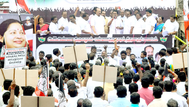 ஓ.பி.எஸ். அணியை கவிழ்க்க பண்ருட்டி ராமச்சந்திரன் மட்டுமே போதும் ...