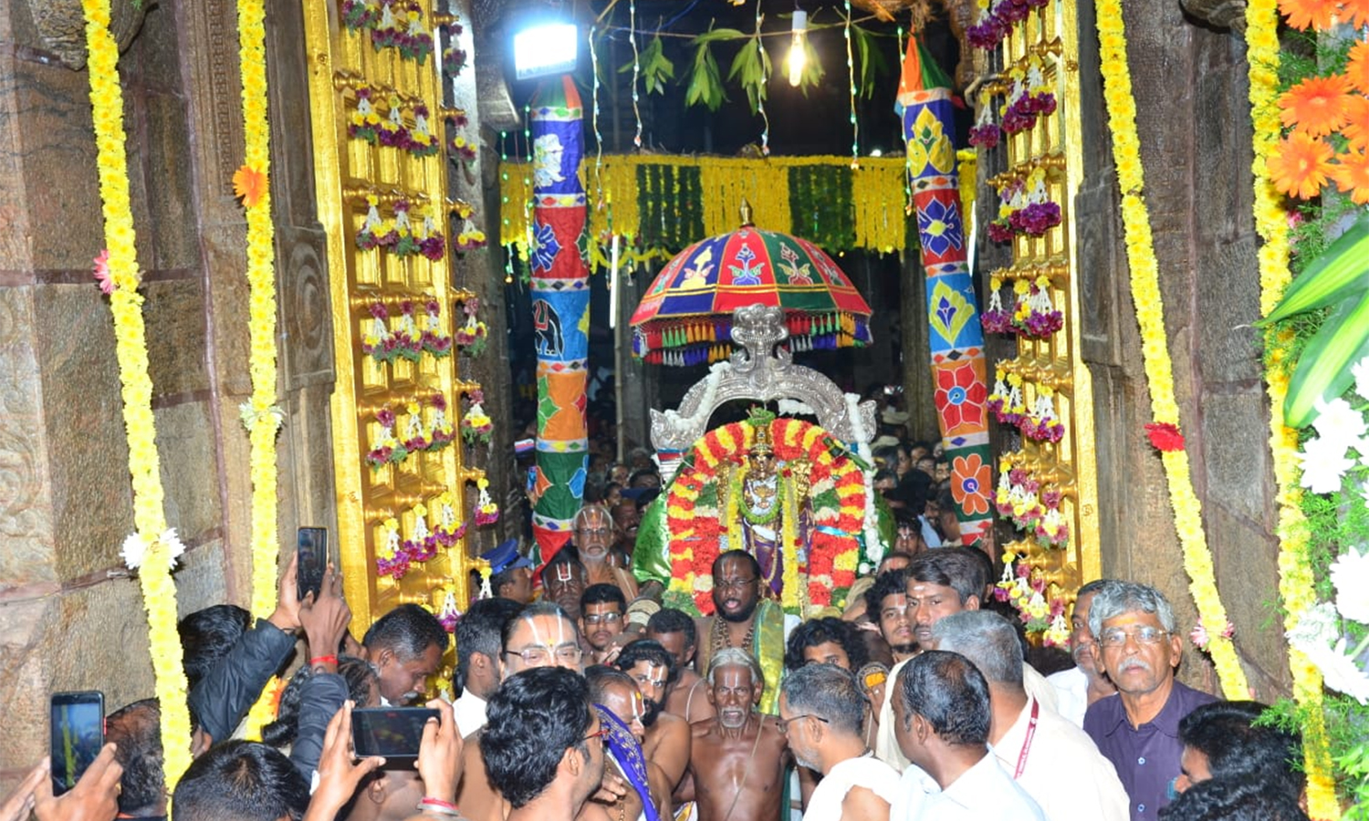 கோவிந்தா... கோவிந்தா கோஷத்துடன் வைணவத் திருத்தலங்களில் இன்று சொர்க்க ...