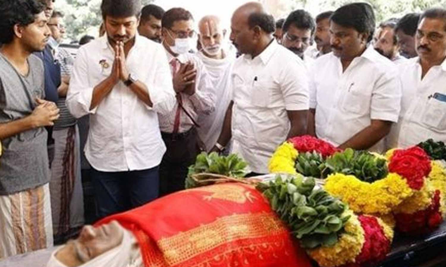 தனியார் பத்திரிகை புகைப்பட கலைஞர் மாரடைப்பால் உயிரிழப்பு- அமைச்சர்கள் ...