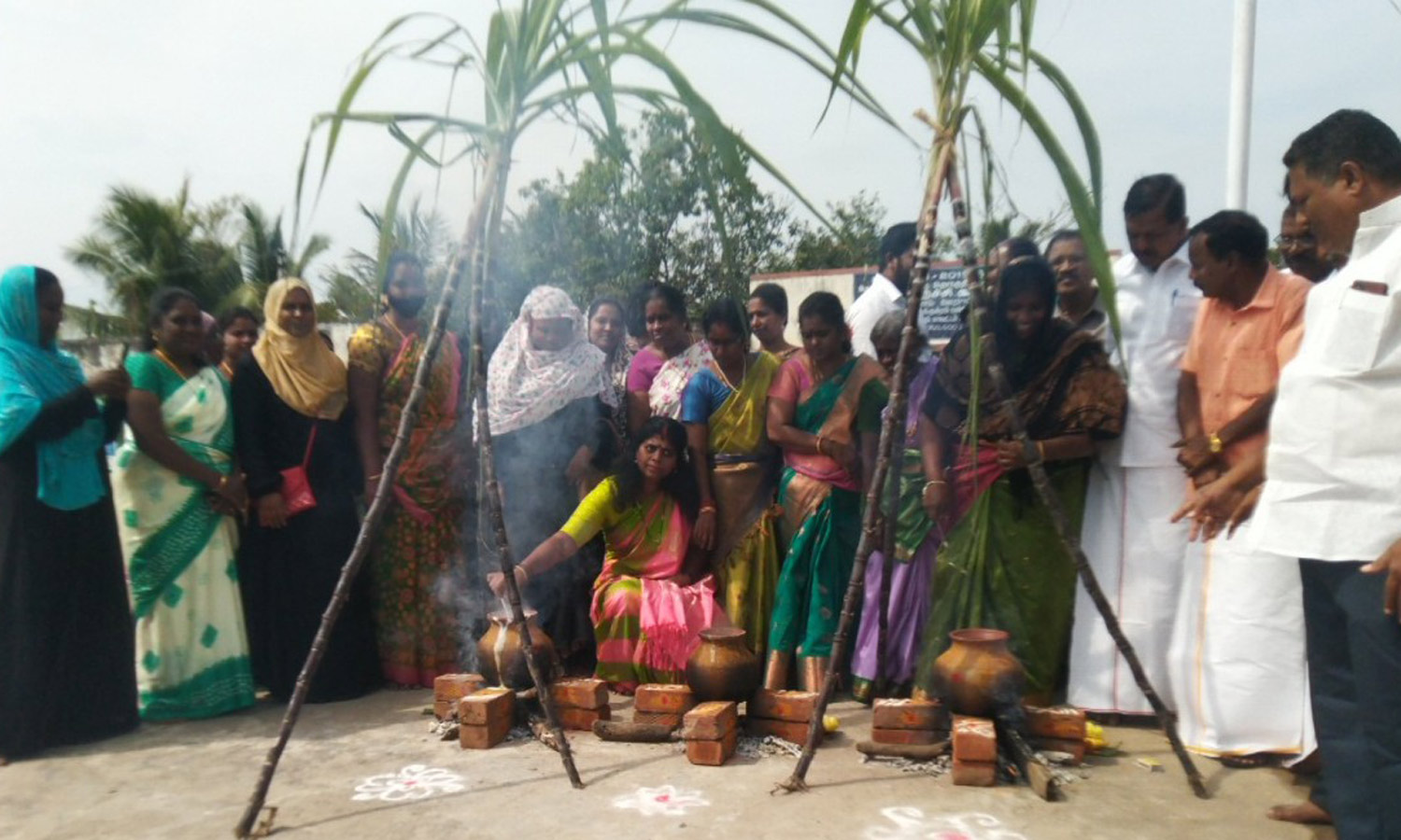 புதுப்பட்டினம் ஊராட்சியில் சமத்துவ பொங்கல் கொண்டாட்டம்- முன்னாள் எம் ...