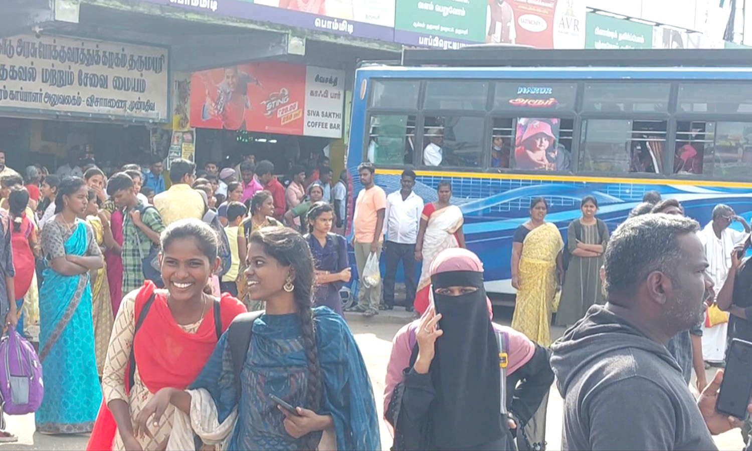 தருமபுரி பஸ் நிலையத்தில் அலைமோதிய கூட்டம் | Chaotic crowd at Dharmapuri ...