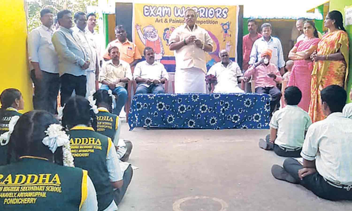 ராதா ஆங்கிலப்பள்ளியில் ஓவியப்போட்டி-சபாநாயகர் ஏம்பலம் செல்வம் தொடங்கி ...