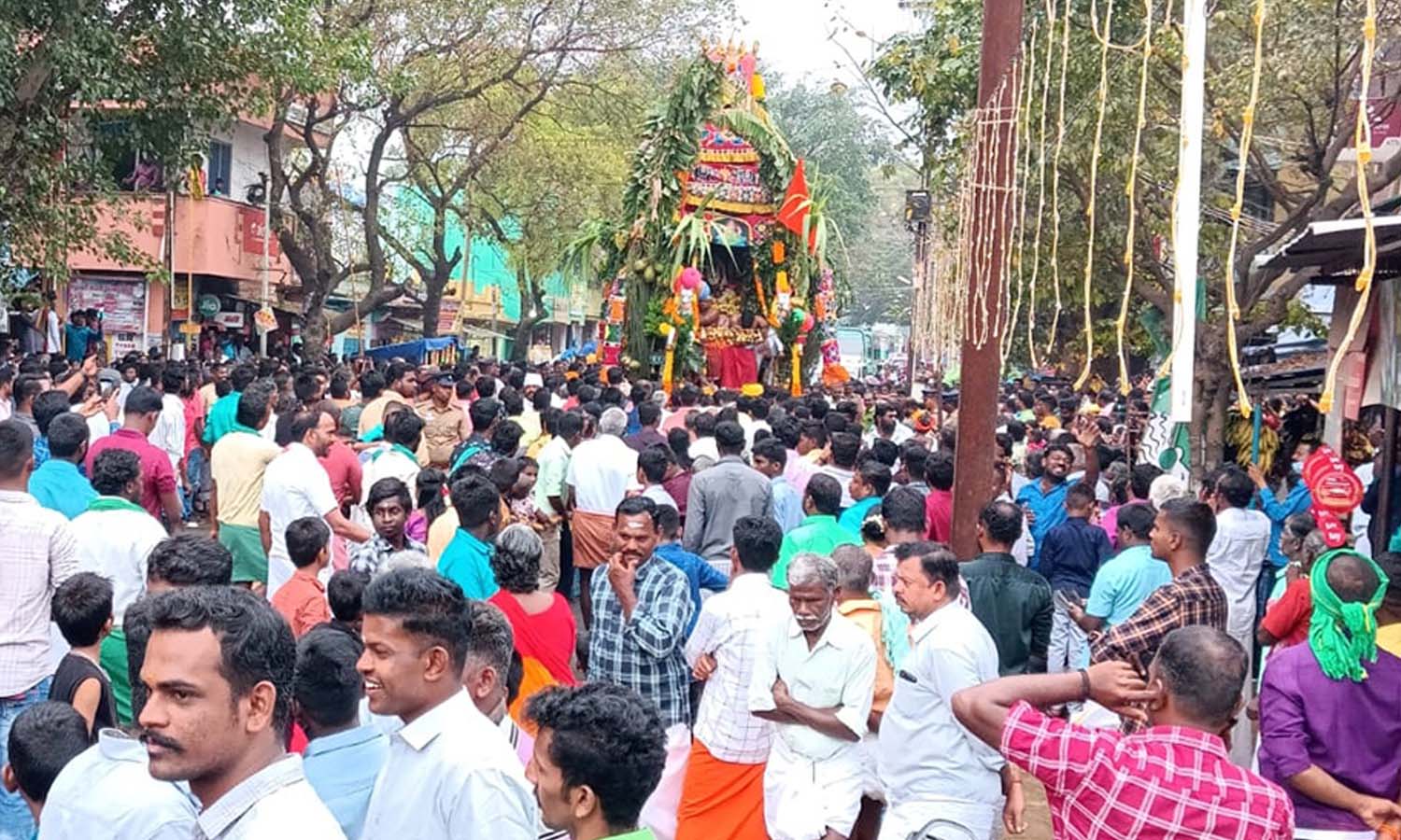 கடையநல்லூர் கிருஷ்ணாபுரம் முப்புடாதி அம்மன் கோவில் தேரோட்டம் ...