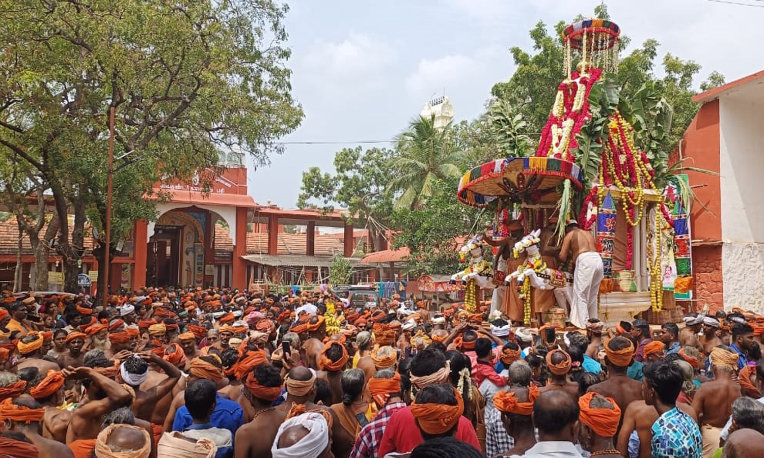 சாமிதோப்பு அய்யா வைகுண்டசாமி தலைமைப்பதியில் தைத்திருவிழா தேரோட்டம் ...