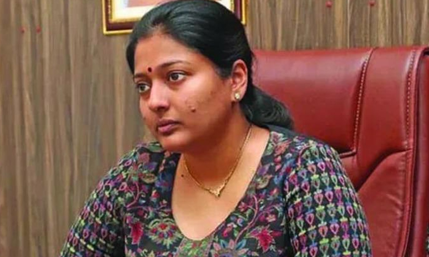 காயத்ரி ரகுராம் புகாரின் பேரில் பா.ஜ.க. மாவட்ட தலைவர் மீது போலீசார் ...