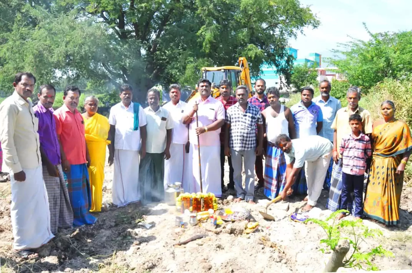 கடத்தூர் அருகே தண்ணீர் தொட்டி அமைக்க பூமி பூஜை | Bhumi Pooja to set up ...