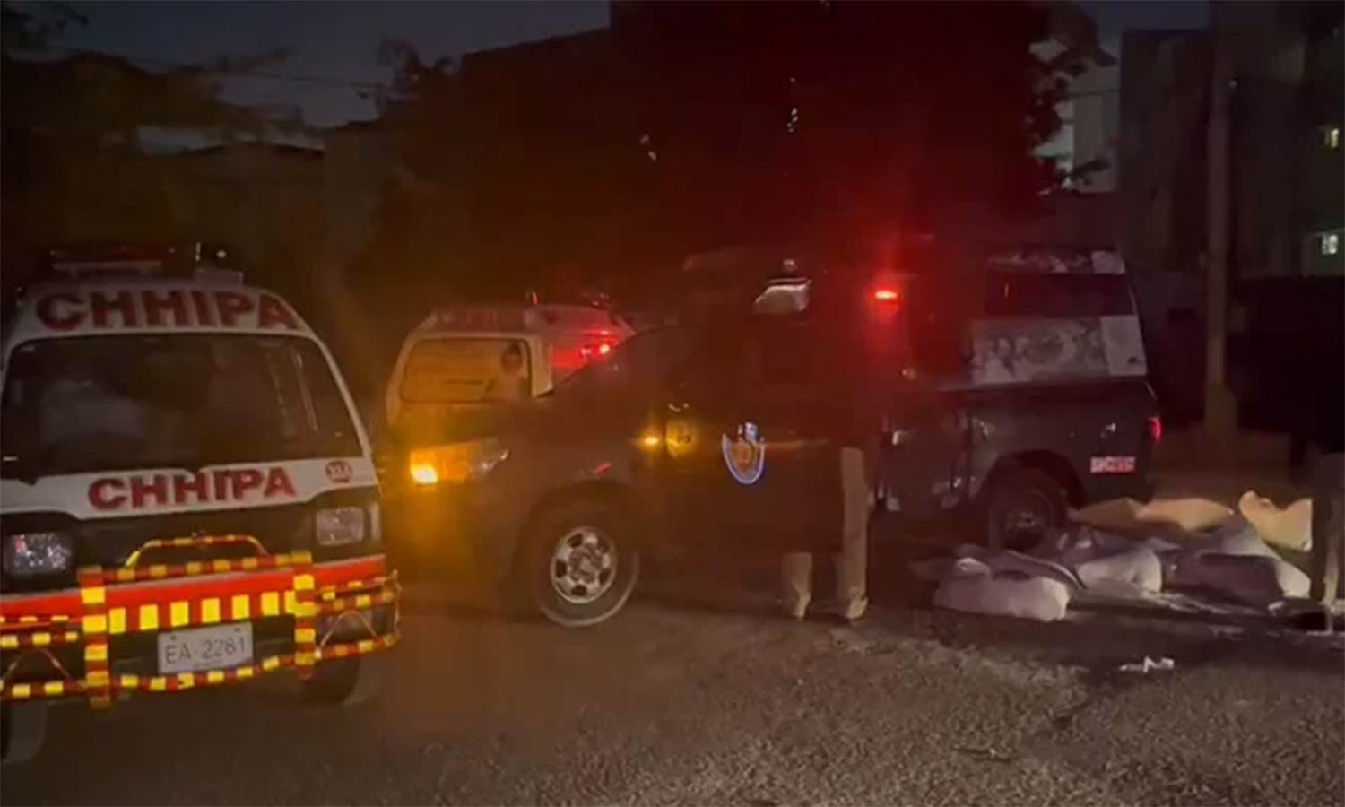 கராச்சி காவல்துறை தலைமையகம் மீது பயங்கரவாதிகள் திடீர் தாக்குதல்- நீண்ட ...