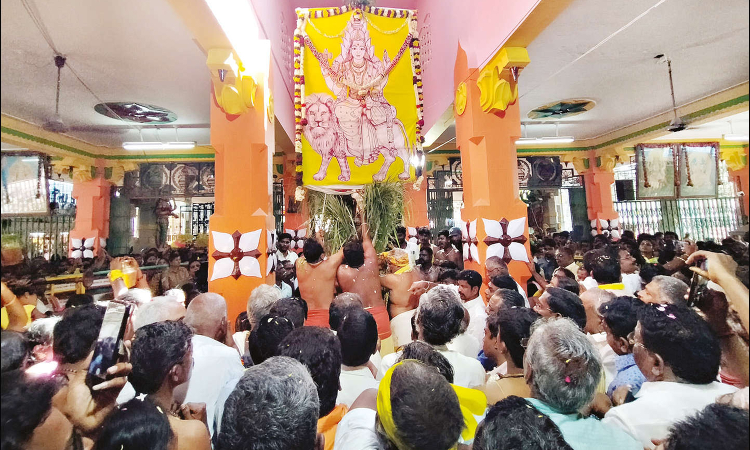 திண்டுக்கல் கோட்டை மாரியம்மன் கோவிலில் மாசித்திருவிழா கொடியேற்றம் ...