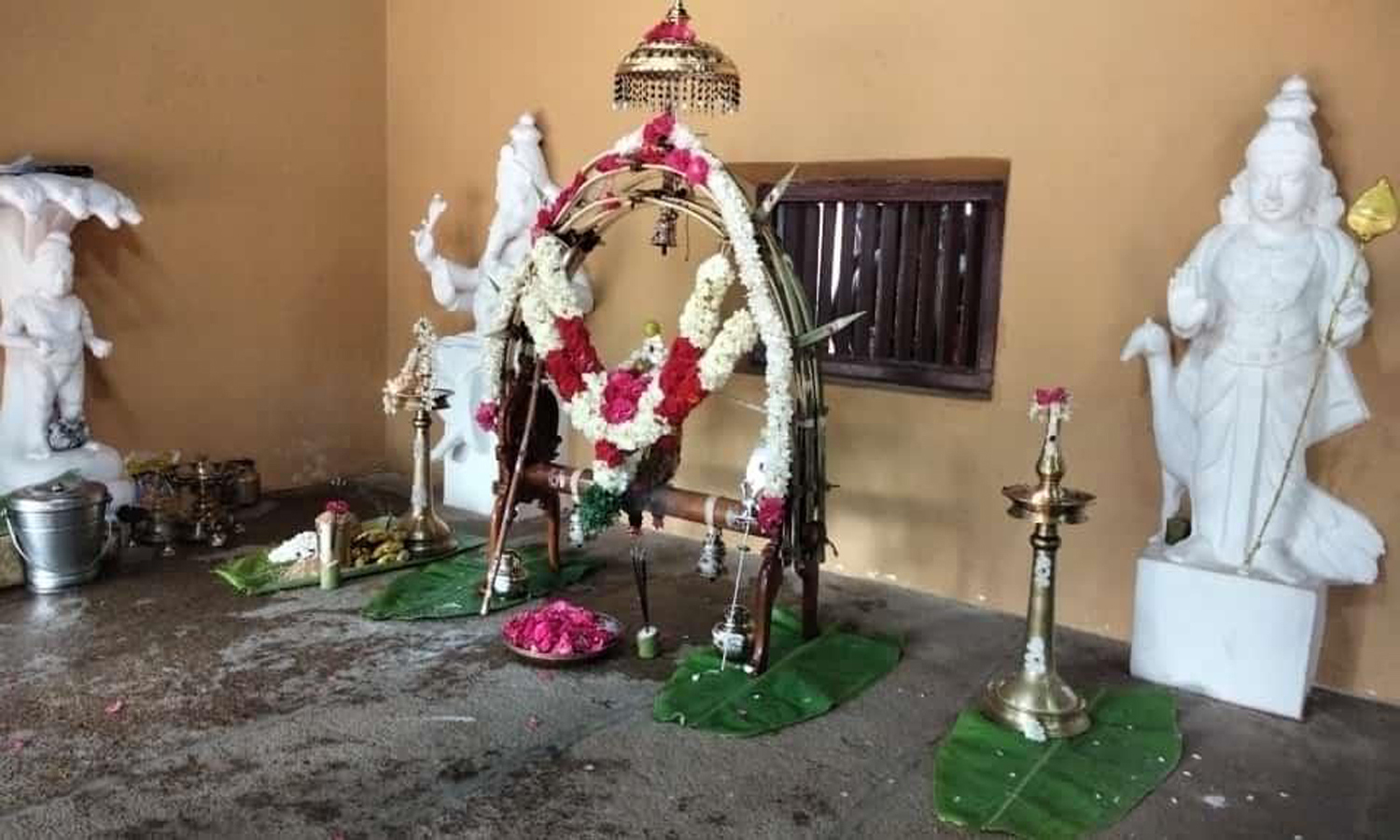 குளச்சல், இரணியல் பகுதியில் காவடி கட்டி தயாராகும் முருக பக்தர்கள் ...