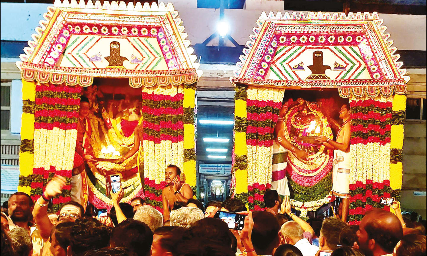 திருச்செந்தூர் கோவில் மாசித் திருவிழா:சுவாமி-அம்பாளுக்கு குடவருவாயில் ...