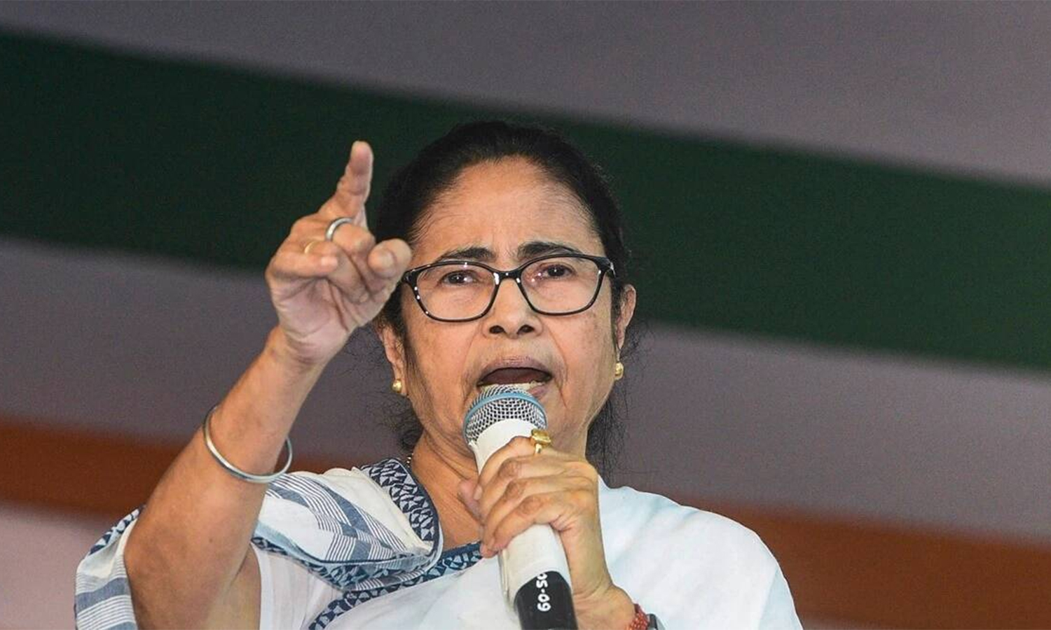 இடைத்தேர்தலில் தோல்வி: பா.ஜனதா-காங்கிரஸ் இடையே கள்ள உறவு என்று மம்தா ...