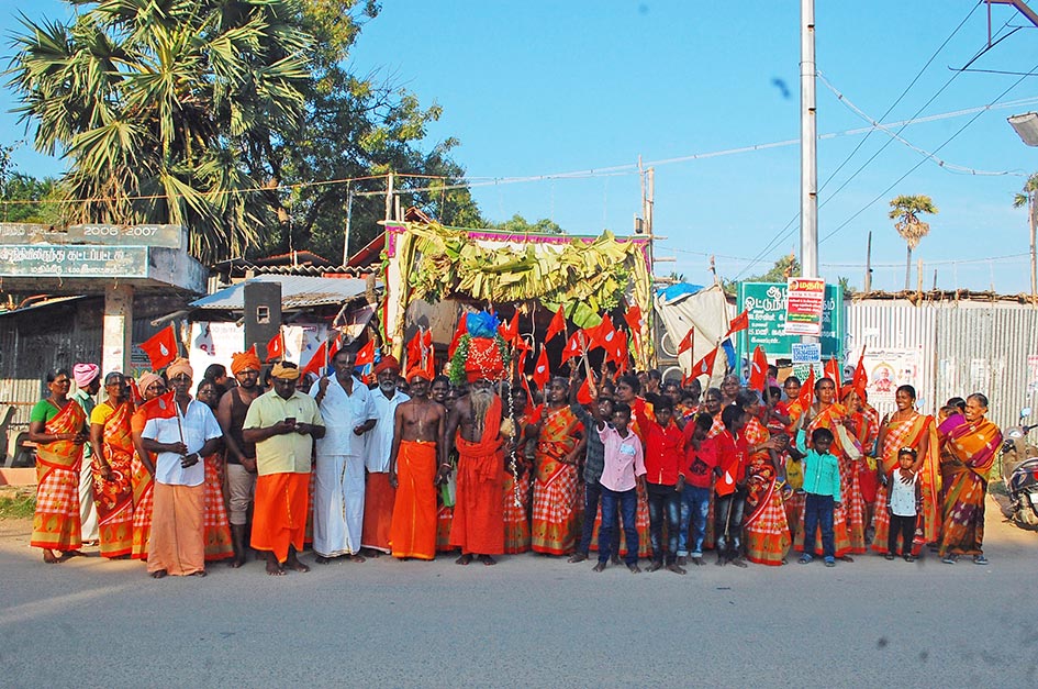 உலக அமைதிக்காக காணியாளன்பதியில் இருந்து திருச்செந்தூருக்கு ஊர்வலம் ...