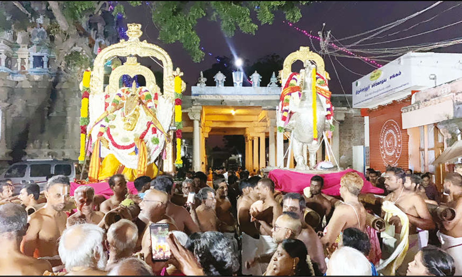 ஆழ்வார்திருநகரி ஆதிநாதர் ஆழ்வார் கோவிலில் கருட சேவை | alwarthirunagari ...