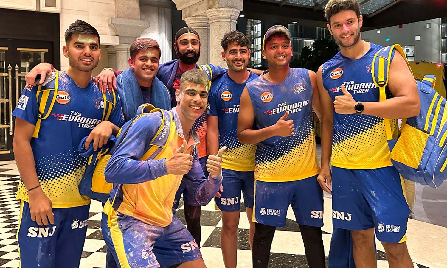 ஹோலி கொண்டாடிய சிஎஸ்கே அணி வீரர்கள்: வைரலாகும் வீடியோ | CSK teammates ...