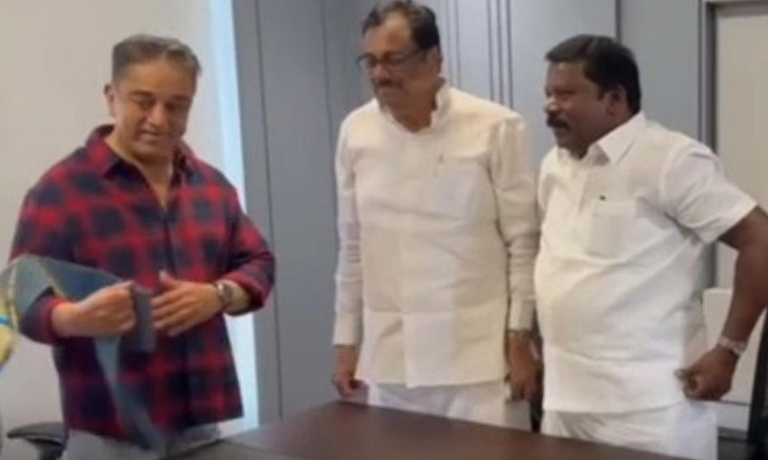 கமல்ஹாசனை சந்தித்து வாழ்த்து பெற்றார் ஈ.வி.கே.எஸ். இளங்கோவன் | Tamil ...