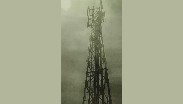 செல்போன் கோபுரத்தை பிரித்து இரும்பு கடையில் விற்ற இட உரிமையாளர் ...