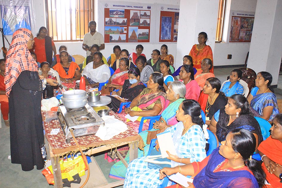 நெல்லை அரசு அருங்காட்சியகத்தில் இலங்கை தமிழர்கள் முகாம் பெண்களுக்கு ...
