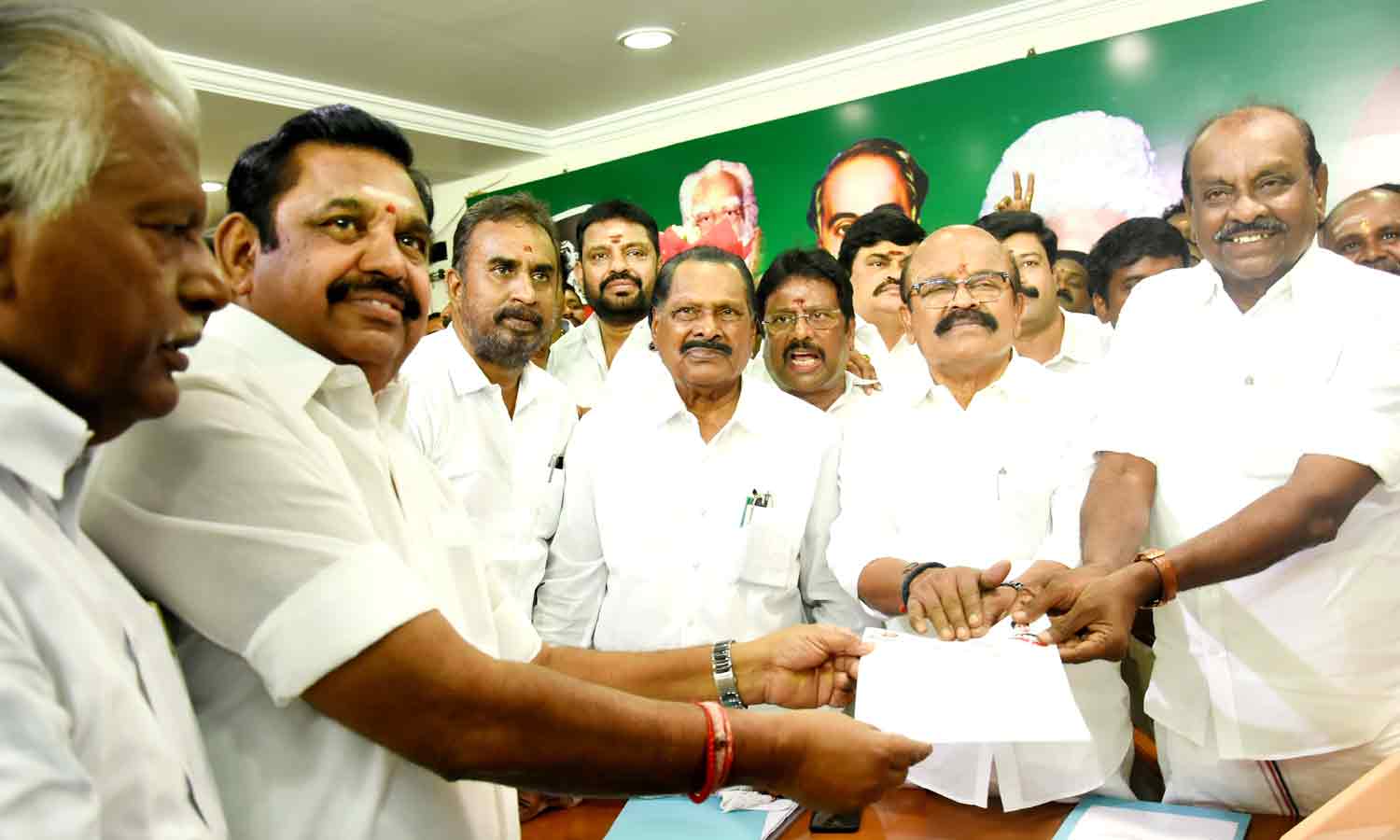 அ.தி.மு.க. பொதுச்செயலாளர் தேர்தல்- எடப்பாடி பழனிசாமி வேட்பு மனுதாக்கல் ...