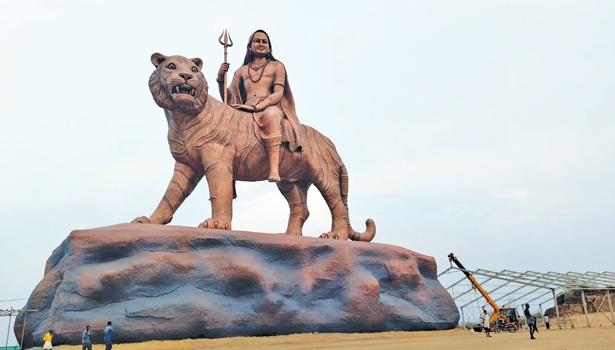 புலியின்மீது அமர்ந்திருப்பது போன்றுமாதேஸ்வரன் மலை கோவிலில் பிரமாண்டமான ...