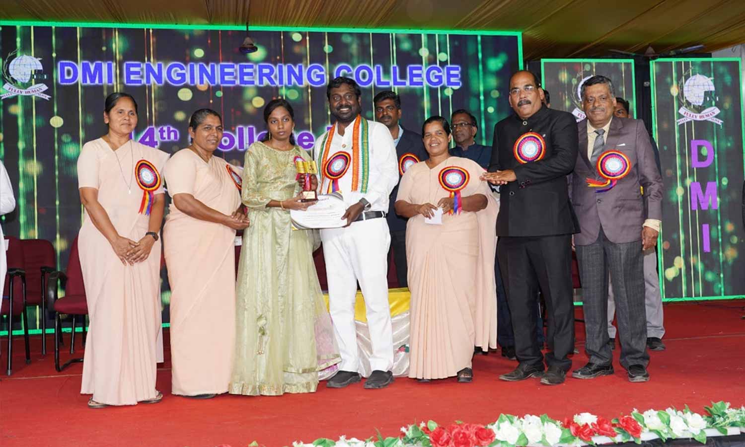 டி.எம்.ஐ கல்லூரி 14 வது ஆண்டு விழா- மாணவர்களுக்கு பரிசுகளை வழங்கிய ...