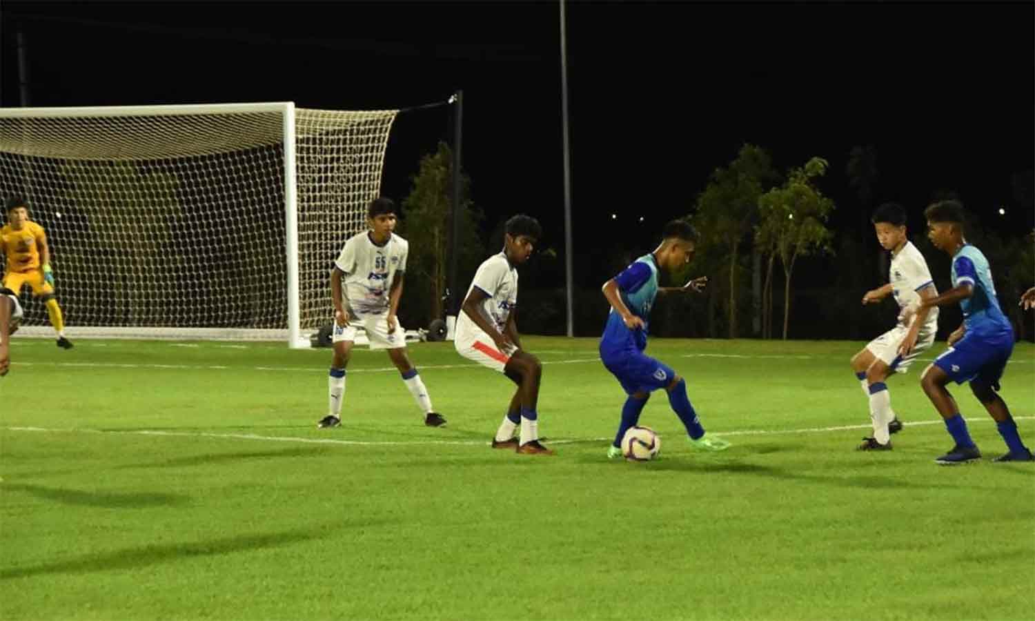 கிழக்காசியாவின் முதல் ஹைபிரிட் மைதானம்... மாமல்லபுரம் அருகே கால்பந்து ...