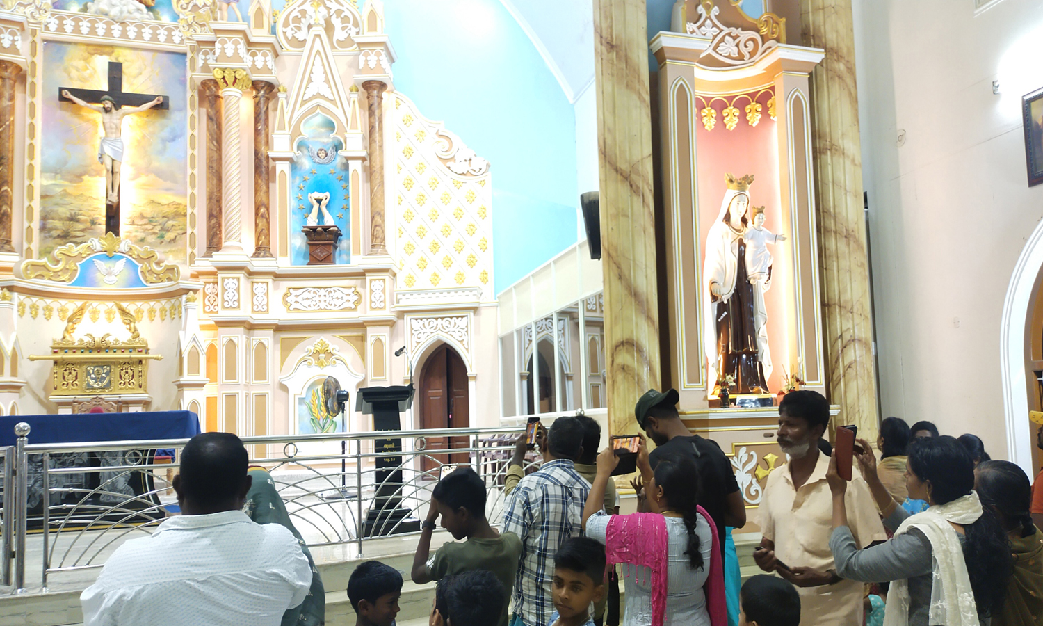 மணவாளக்குறிச்சி பெரியவிளை ஆலயத்தில் ஏசு சொரூபத்தில் ரத்தம் வடிந்ததை 2 ...