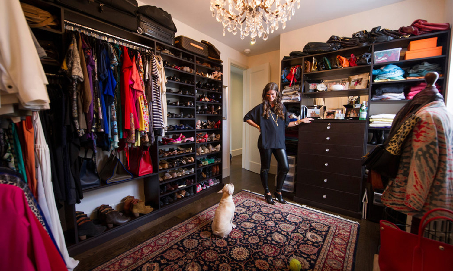 பெண்கள் விரும்பும் ஆடை அணிகலன்களை அழகாய் அடுக்க க்ளோசட் (Closet ...