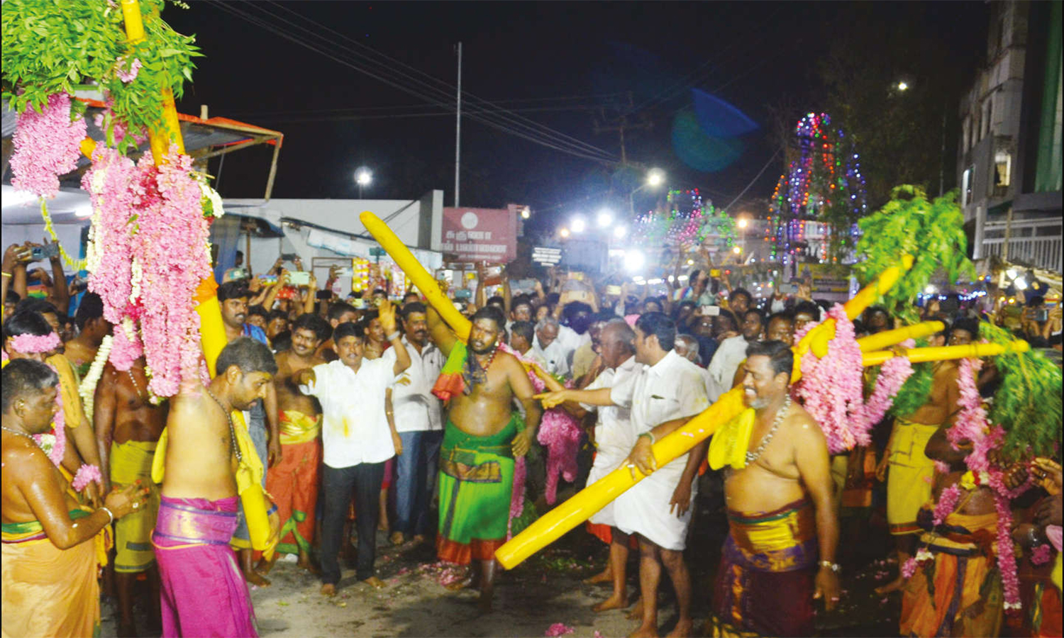 ஈரோடு பெரிய மாரியம்மன் வகையறா கோவில்களில் கம்பம் நடும் விழா | periya ...
