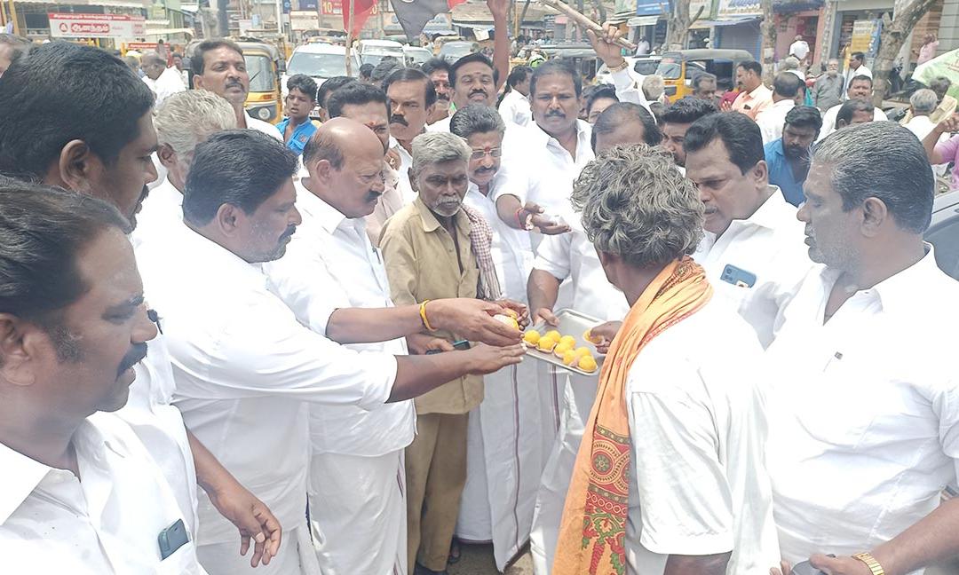 அ.தி.மு.க.வினர் கொண்டாட்டம் | Ramanathapuram News Celebration of ADMK