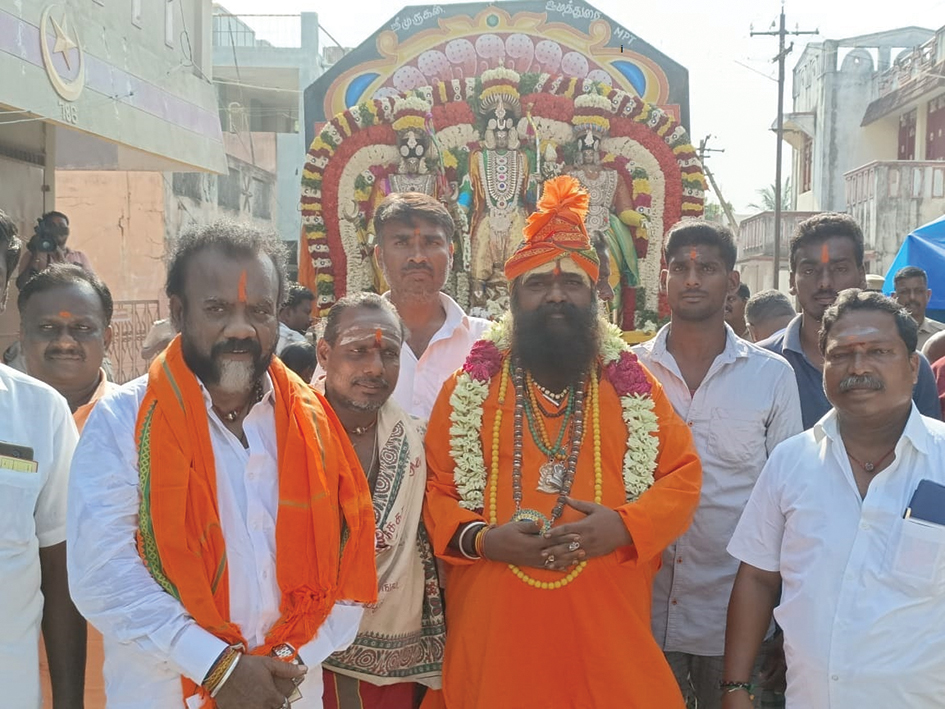 கோவையில் ராமநவமி விழாவில் பாபுசுவாமிகளுக்கு பரிவட்டம் கட்டி மரியாதை ...
