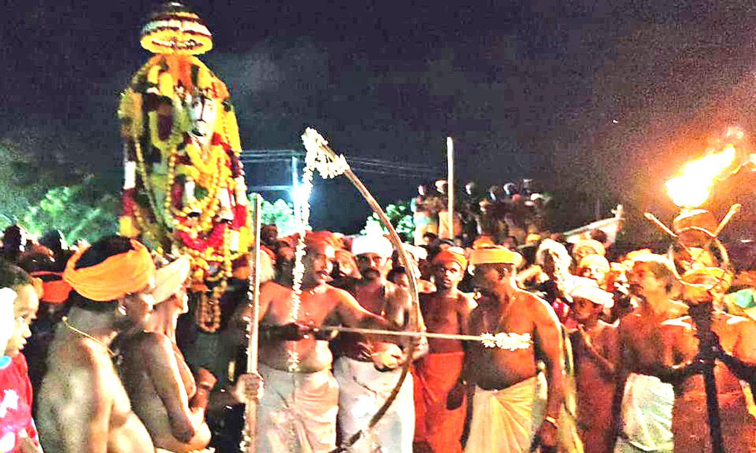 கன்னியாகுமரி அருகே முட்டப்பதி கடலில் நள்ளிரவில் அய்யா வைகுண்டசாமி கலி ...