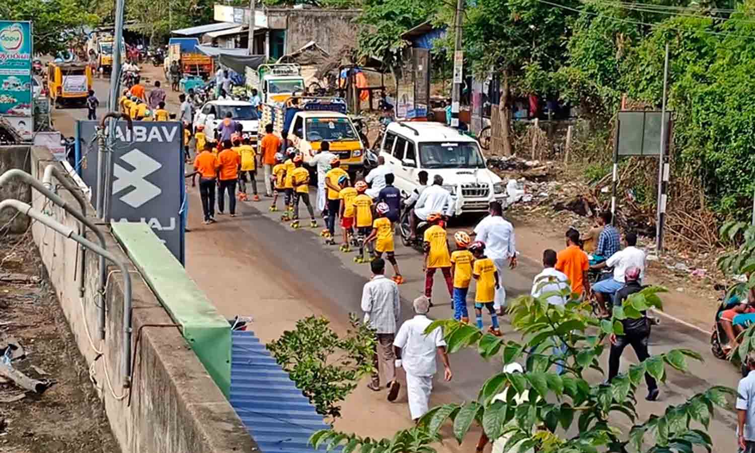 மதுக்கூரில், சாலை பாதுகாப்பு விழிப்புணர்வு பேரணி | Road safety ...