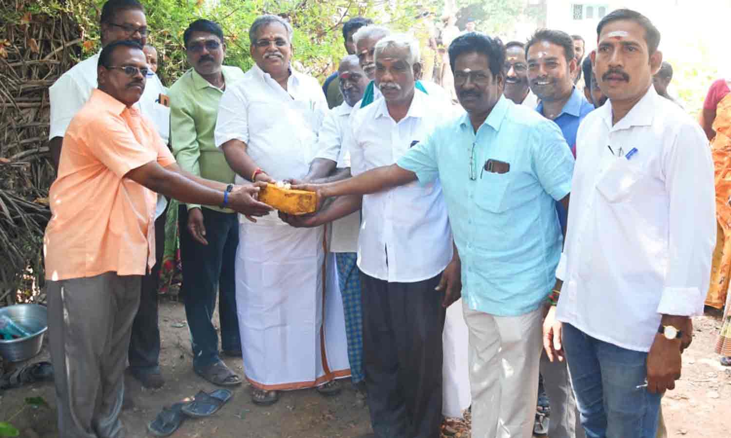 செம்மண் சாலை அமைக்கும் பணி-சபாநாயகர் ஏம்பலம் செல்வம் தொடங்கி வைத்தார் ...