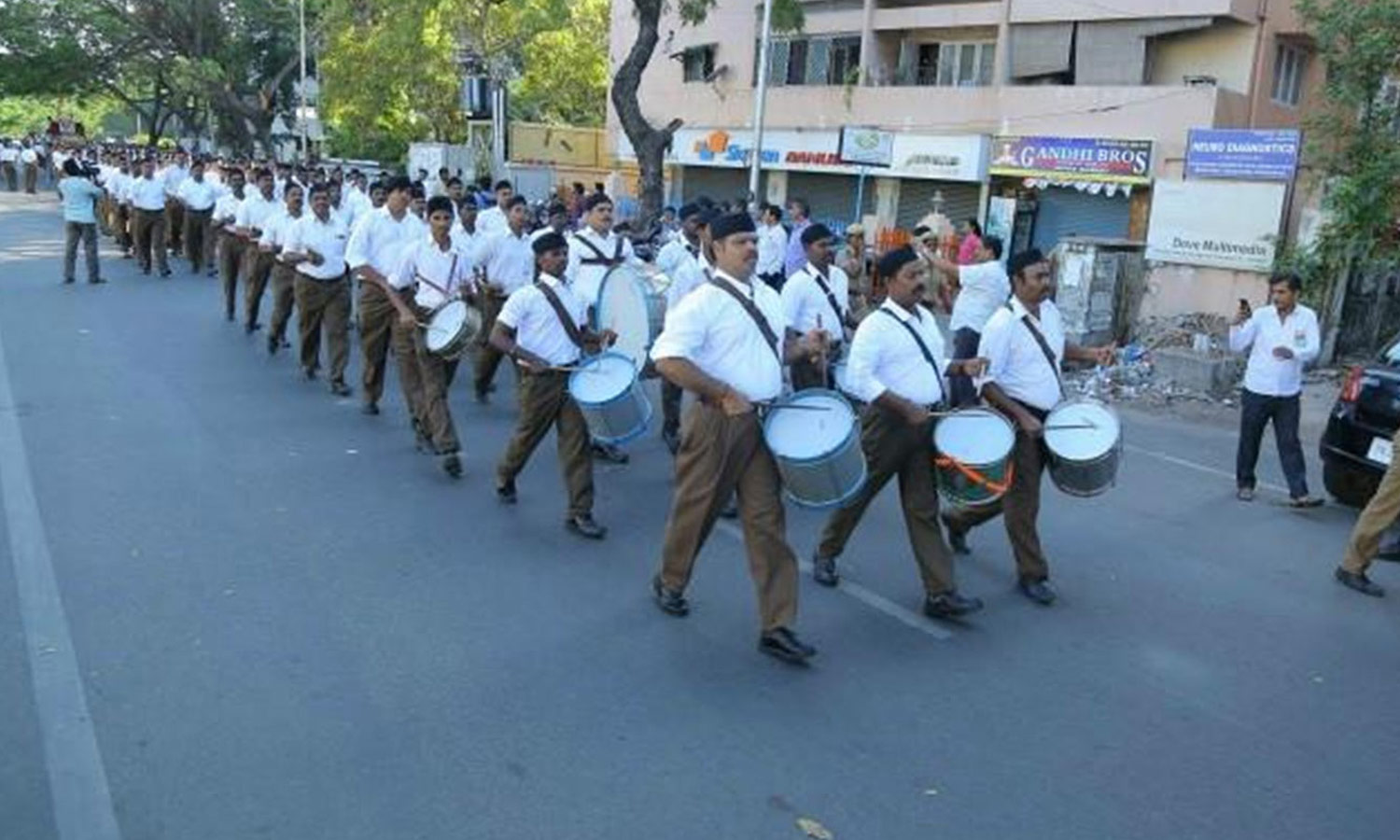 தமிழகத்தில் வருகிற 16-ந்தேதி 45 இடங்களில் ஆர்.எஸ்.எஸ். பேரணி- போலீசார் ...