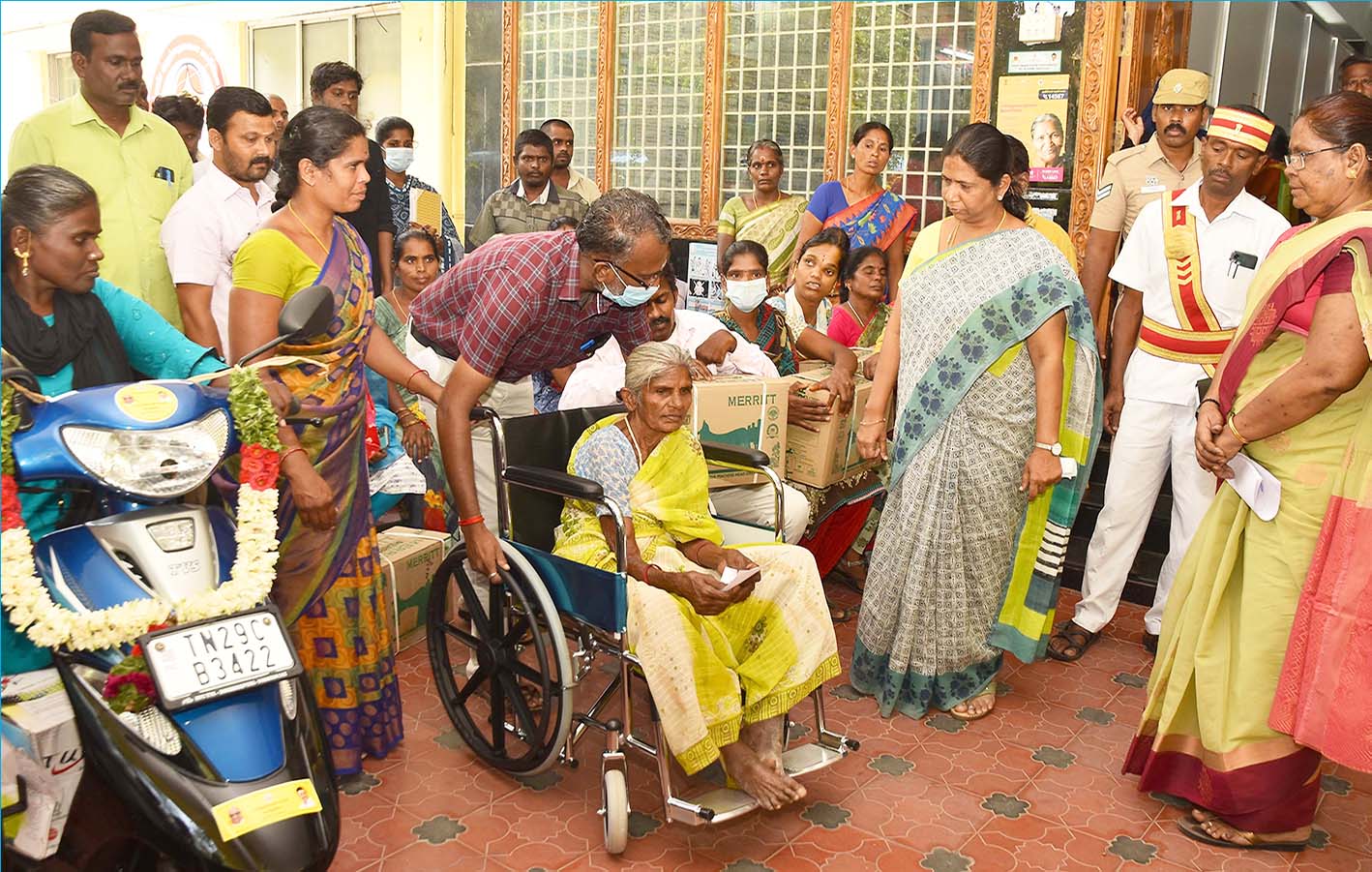 மாற்றுத்திறனாளிகளுக்கு இலவச தையல் எந்திரங்கள் | Free sewing machines ...